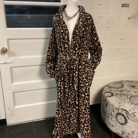 Sonoma | Intimates & Sleepwear | Leopard Bath Robe Size Xl Cuddly Soft ...